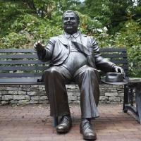 China Handmade Famous man sitting on bench bronze Statue Decorative sculpture For Sale for sale