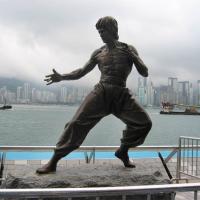 China Custom Life Size Famous Bronze Chinese Kung Fu Actor Bruce Lee For Outdoor Decoration for sale