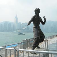 China Handmade famous reproduction sculpture Bruce Lee Metal Craft Bronze statue of Bruce Lee for sale