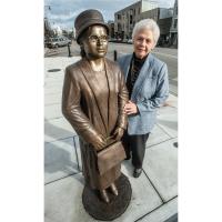 China Custom Life Size Latina Casting Bronze Brass Antique Lady Statue Sculpture For Sale for sale