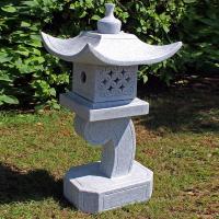 China Custom Outdoor Life Size Garden Decor Natural Granite Hand Carved Stone Lantern Japan Pagoda Garden Statue For Sale for sale