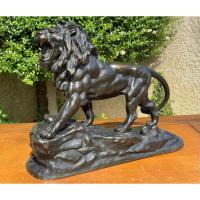China Customized Bronze Brass Metal Small Lion Animal Sculpture for Indoor Home Decoration for sale