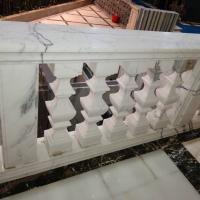 China Life Size Natural Stone Balcony Railing Hand Carved White Marble for Home Garden Decor for sale