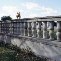 China Marble Balcony Balustrade Hand Carved Stone Sculpture for Outdoor House Yard Decoration for sale