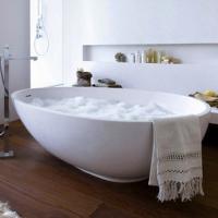 China Experience Luxury with Freestanding Chinese White Marble Bathtubs Faucet Not Included for sale