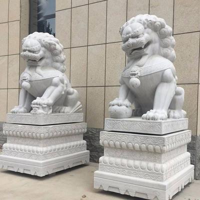 China Outdoor Standing Entrance Gate Life Size Marble Lion Sculpture in White Stone Carving for sale