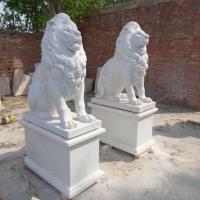 China Outdoor Standing Entrance Gate Life Size Marble Lion Sculpture in White Stone Carving for sale