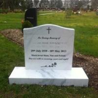 China Custom Carrara Marble Upright Headstone Carved Flower Olive Rose White Tombstone New Zealand Tombstone Flower Tombstone for sale