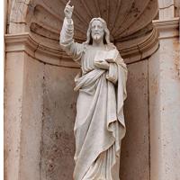 China Hand Carved White Marble Jesus Christ Statue Traditional Design Style for Church Decor for sale