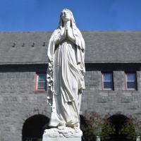 China Western Style Hand Carved White Marble Virgin Mary Statue Custom Saint Maria Sculpture for sale