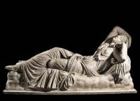 China Custom Garden Stone Carving Nude Woman Figure Sculpture White Marble Lady Lying On The Coach Female Statue for sale