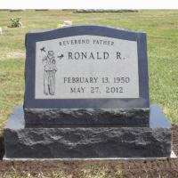 China Customized American Style Black Granite Courtyard Grave Monument with Marble Sculpture for sale