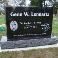 China Customized American Style Black Granite Courtyard Grave Monument with Marble Sculpture for sale