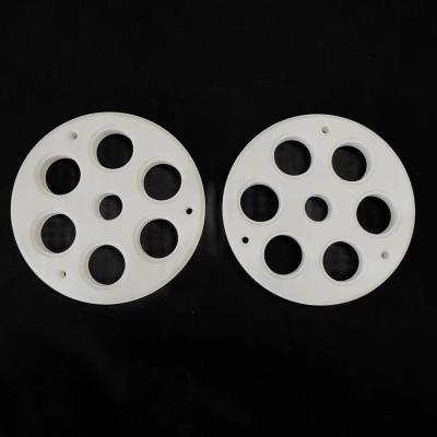 China 95% Alumina Ceramic Plate 10.7 Gpa Hardness 1300C Heat Resistant Perforated Al2o3 Plate for sale