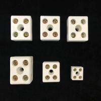 China Steatite Ceramic Wire Connector Block Heat Resistant 1100C 2.8 g/cm3 for sale