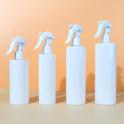 China Food-Grade PET Plastic Spray Bottle with Leak-Proof Design and Fine Mist Spray Pump for Cosmetic Packaging for sale