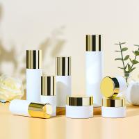 China Leak-Proof Customizable Eco-Friendly Glass Cosmetic Bottle and Cream Jar Set for Luxury Skincare Brands for sale