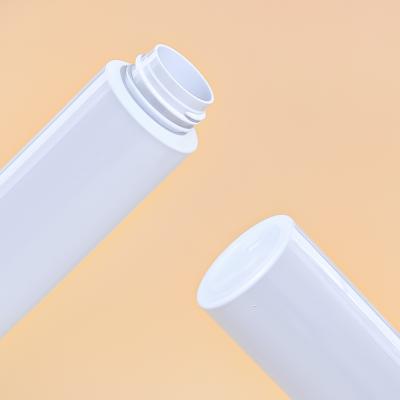 China Foam Pump Dispenser with Hard Brush Head Leak-Proof Design and Refillable for Multi-Purpose Cleaning for sale