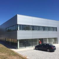 China Modern Multi-Story Office Building with Sturdy Steel Structure for sale