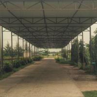 China Modern Prefab Steel Parking Shed with Long Span Design for sale