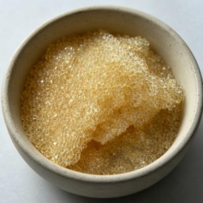 China 001X7 Styrene Gel Strong Acid Cation Exchange Resin for Industrial Water Softening for sale