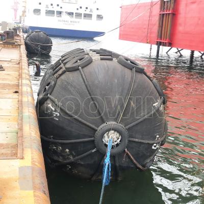 China Oil / Gas Buoyancy Field Yokohama Marine Fenders P50 P80 Synthetic Tire Cord Reinforcement for sale