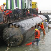 China Rubber Underwater Lifting Bags 5m-25m Length Wear Resistant 5ton - 200ton Buoyancy for sale