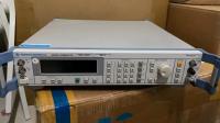 China Rohde & Schwarz SMR40 40 GHz Microwave Signal Generator with -110 dBm to +13 dBm Output Range for sale