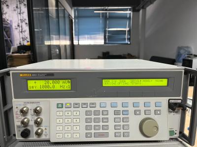 China Fluke 5820A Oscilloscope Calibrator 600 MHz to 2.1 GHz with 5 mV to 3.5 V Signal Output for sale