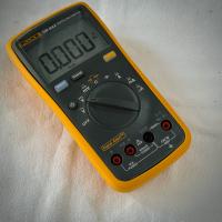 China Fluke 15B+ Digital Multimeter 1000V 10A CAT III 600V with Backlit LCD Display for sale