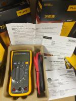 China Fluke 115/115C True-RMS Digital Multimeter 600V 10A 6000 Count Backlit LCD CAT III Safety for sale