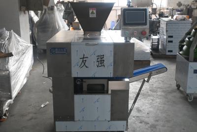China 675kg Hydraulic Dough Dividing Machine 380V 50-250g Portion Cutter for Bakery for sale