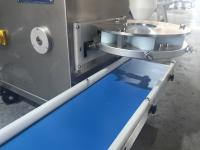 China Multipurpose Pastry Filling Machine 60pcs/min 220V Commercial Dough Filling for sale