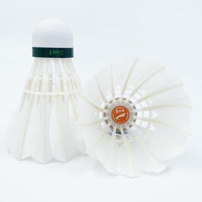 China Anyball 222 Factory Supply Durable Goose Feather Badminton Shuttlecock Shuttlecock for sale