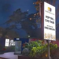 China Full Color Advertising Wireless Wifi Control P4 Outdoor Street LED Light Pole Display Screen for sale