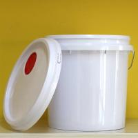 China Stackable Lightweight Industrial Plastic Engine Oil Bucket With Integrated Handle for sale