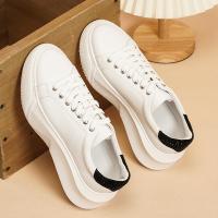 China Custom Logo New Styles Trendy White Genuine Leather Sneakers Running Fitness Walking Sports Casual Shoes For Women for sale