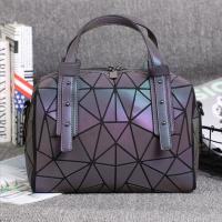 China Women Lingge Handbag With Luminous Color Changing And Fashionable Dazzling Diamond Shaped Crossbody Bag for sale