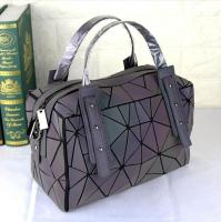 China Women Lingge Handbag With Luminous Color Changing And Fashionable Dazzling Diamond Shaped Crossbody Bag for sale