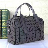China Women Lingge Handbag With Luminous Color Changing And Fashionable Dazzling Diamond Shaped Crossbody Bag for sale