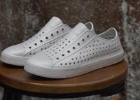 China Honeycomb Mesh Hole Slip On Water Shoes 36-45 Size For Kids Adult Men Women for sale