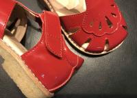 China Girls Summer Soft Girls Cowhide Leather Sandals Pretty Flat Close Toe Sandals Shoes for sale