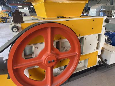China Automatic Fine Crusher for Clay Brick Production - 30-120 t/h Capacity with HRC60° Hardness Rollers for sale