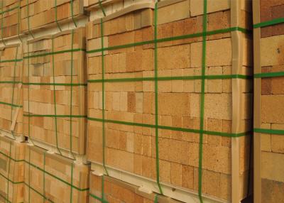 China Alumina Red Fire Bricks 32-34% Al2O3 for Tunnel Kiln Plants with 57 MPa Crushing Strength for sale