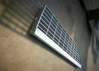 China Serrated Stainless Stair Treads Steel Grating for sale