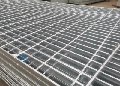 China Serrated Stair Tread Platform Steel Grating Hot Dipped Galvanized 3X30 for sale