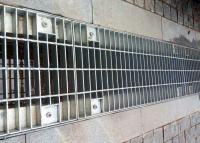 China Galvanized Catwalk Steel Grating Plate Stainless Steel 304 Sliver Color for sale