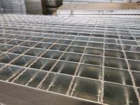 China Anti Corrosion Stair Treads Steel Grating 200mm ISO9001 Approved for sale