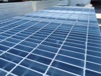 China 32*3mm Workshop Weld Stair Treads Steel Grating Skid Proof Anti Explosion for sale