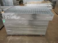 China 32*3mm Workshop Weld Stair Treads Steel Grating Skid Proof Anti Explosion for sale